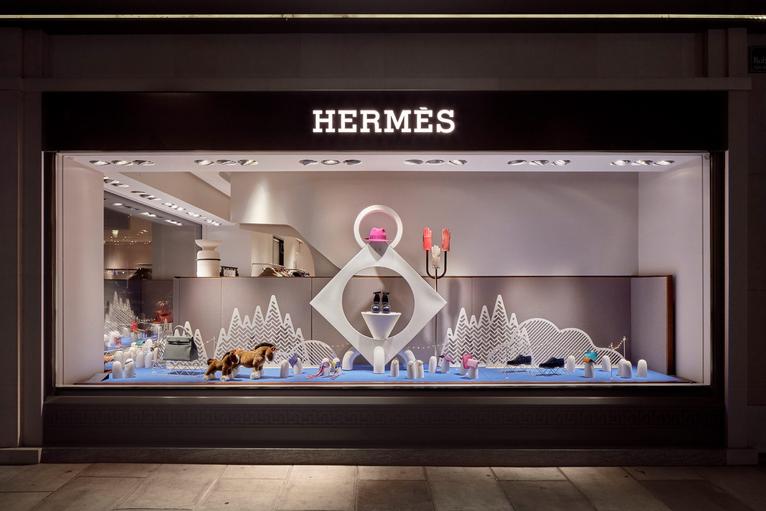 VITRINES HERMES - LE REVE DE NOEL - Voltige Design & Architecture